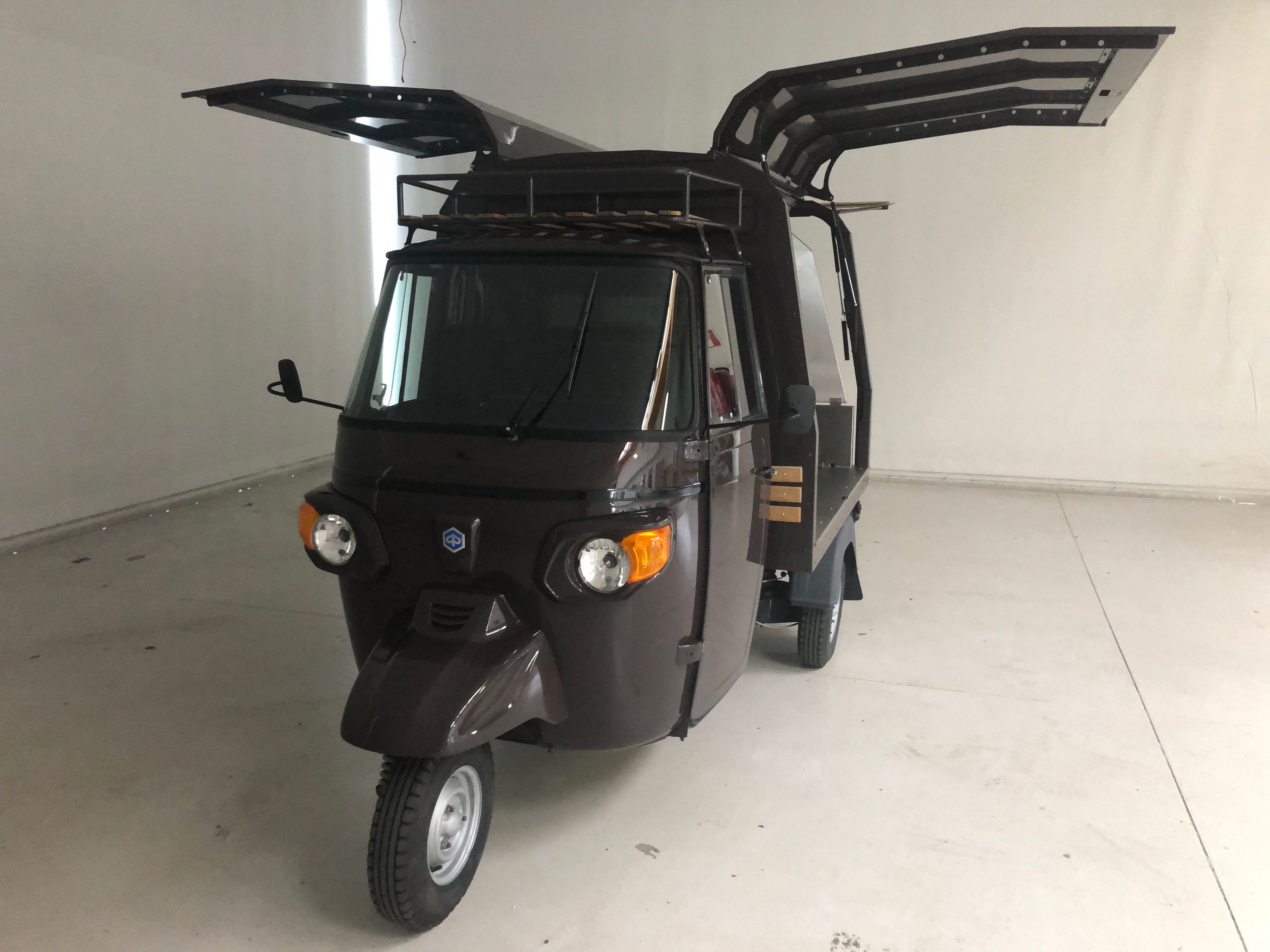 Umgebaute Ape Classic für Verkauf und Promotion - Lagermax